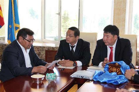 ИНЕГ ын дарга Л Бямбасүрэн тамгаа гардаж авлаа