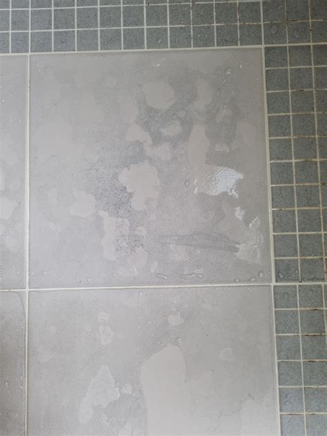 욕실 바닥 타일 얼룩 제거 지식in