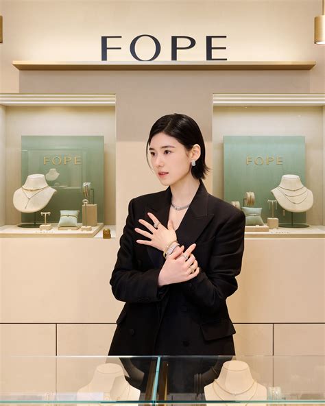 Luxury 럭셔리 Luxury Fashion Feb Issue Chocolate Factory 🍫 영화 ‘찰리와 초콜릿