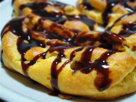 Taste Buds Vanilla Eclairs