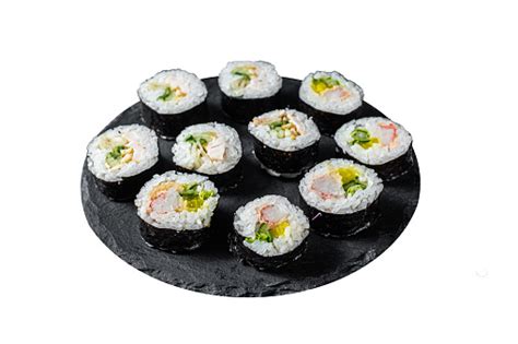 한국식 초밥 김밥 또는 찐 흰 쌀로 만든 김밥 흰색 배경에 고립되어 있습니다 평면도 0명에 대한 스톡 사진 및 기타 이미지 0명 건강한 생활방식 고기 Istock