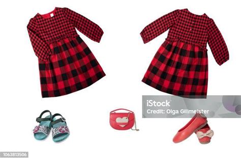 콜라주 어린이 옷의 집합입니다 빨간 체크 무늬 드레스 그리고 봄 여름에는 흰색 바탕에 고립 된 신발 여름 패션입니다 0명에 대한 스톡 사진 및 기타 이미지 Istock