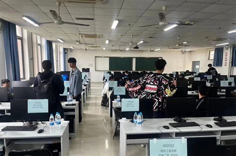 信息工程学院参加 卓见杯”郑州轻工业大学第十五届程序设计大赛暨河南省高校邀请赛院系动态郑州工商学院 国家教育部批准的普通本科高校