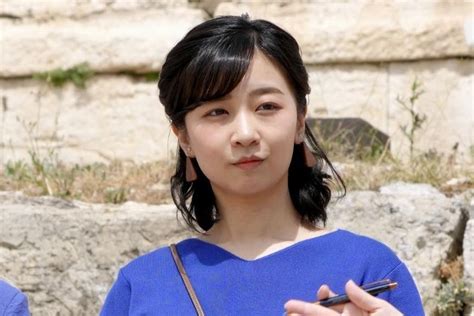 【不適切なクレームが増加？】佳子さまがギリシャ訪問中に着用のプチプライス“ロイヤルブルーのニット”が完売 それでもブランドが喜べない理由