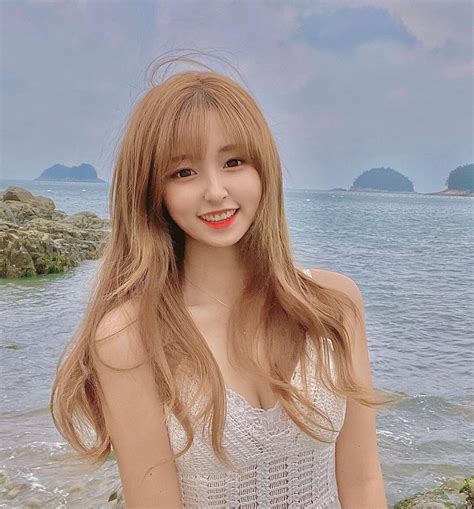 치어리더에서 모델로 전향한 누나 후방주의 꾸르