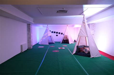 Шөнө дунд хүртэл үргэлжлэх Намрын үдшийн галерей гаар зочлоорой