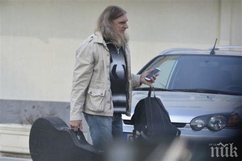 Коцето Калки подари песен на деца без родители Информационна агенция ПИК