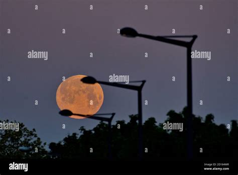 France Doubs Brognard Pleine Lune Rousse Et Luminaires Clairage