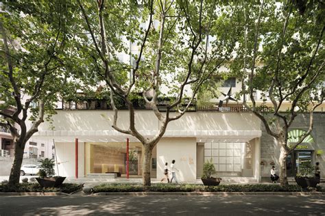 Fog Architecture Adds Tailoring Motifs To Xiaozhuo Boutique In Shanghai