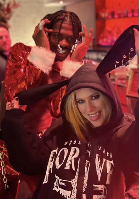 Аврил Лавин Ноа Сайрус и Lil Nas X на вечеринке в честь дня рождения Билли Айлиш 2025 4words