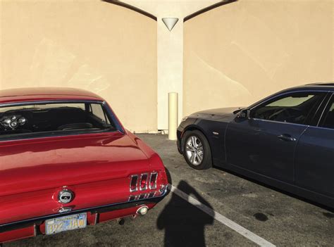 무료 이미지 바퀴 스포츠카 머슬카 주차장 의자 가마 Bmw 제비 포드 머스탱 육상 차량 자동차 제조 자동차