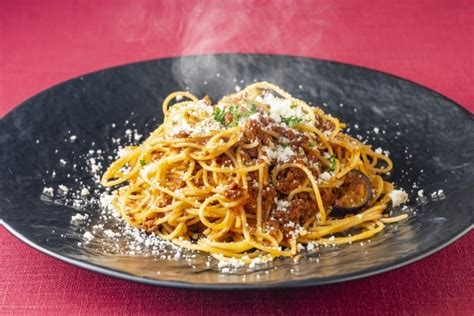 【土曜はナニする】「ひき肉としめじのトマトソース」の作り方｜10分パスタ 知っ得レシピ