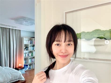 인`스타`그램 세상 `시간 즐기는 엄마` 강성연 이혼 후 근황…미소 속 민낯에도 빛나는 미모 [n샷] Zum 뉴스