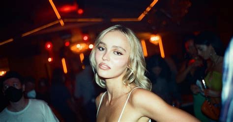 디 아이돌 릴리 로즈 뎁 노출 의도적 성적 탐구 흥미로워[★할리우드]