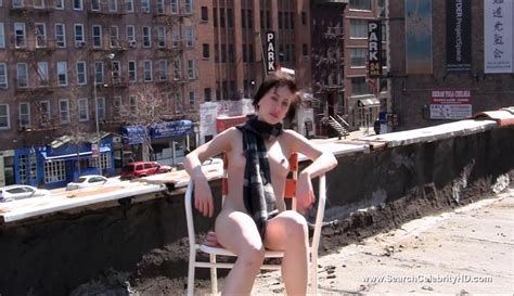 Голая Адриенн Смит в The Art Of Women