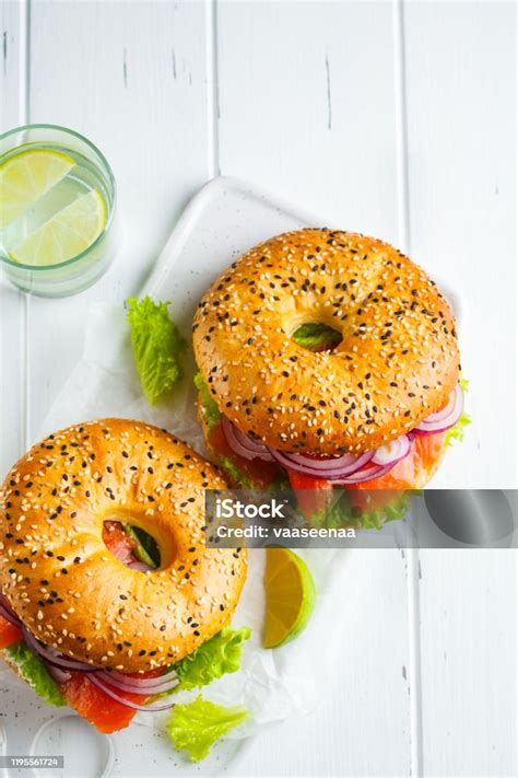 크림 치즈 훈제 생선 붉은 양파와 양상추베이글 최고 보기 0명에 대한 스톡 사진 및 기타 이미지 0명 건강한 식생활 깨 Istock