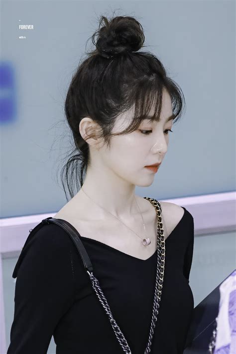 Forever On Twitter 190806 Gmp 입국 아이린 배주현 Irene Redvelvet 레드벨벳🐰… Bun Hairstyles Summer