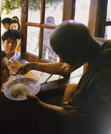 สื่อผู้ถา พระอาจารย์รังสรรค์ อภิปุญฺโญ โดยคณะศิษยานุศิษย์