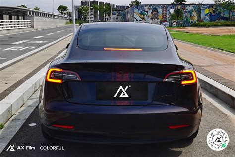 特斯拉Model 3 星空黑魅红