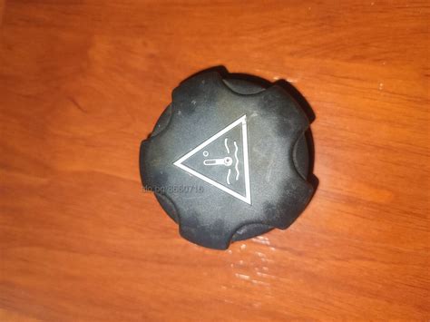 Капачка за вода за казанче разширителен съд за автомобил Капаци Резервни части консумат