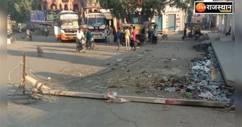 Sudden Electric Pole Fell At Ladnun Bus Stand Major Accident Was
