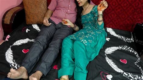 Hindi Couple Romance Boyfriend Convinces Girlfriend To Have First Time