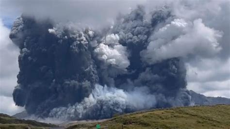 日本熊本阿苏火山发生喷发火山灰高达3500米 World湃 澎湃新闻 The Paper