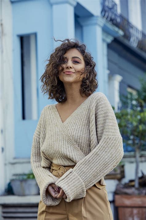 15 Curly Haircuts For Round Faces All Things Hair Us 2022