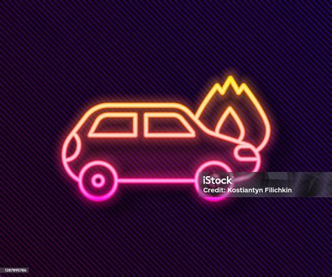 검은 색 배경에 고립 된 빛나는 네온 라인 불타는 자동차 아이콘 불에 자동차 화재와 연기로 덮인 깨진 자동차 벡터 거리에 대한