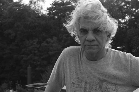 افرا کتاب « این ایرانی‌ها از دنیای خارج از کشورشان هیچ اطلاعی ندارند، زبانی جز خودشان و عربی