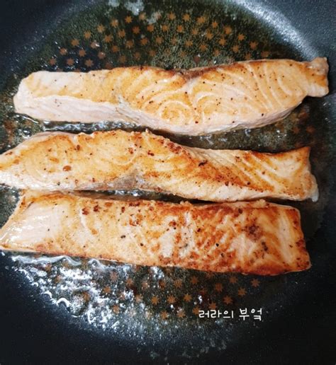 간장소스를 곁들인 연어스테이크이케아연어