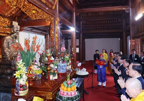 Chủ Tịch Nước Khai Bút đầu Xuân Tại Khu Lưu Niệm Anh Hùng Dân Tộc Danh Nhân Văn Hoá Nguyễn Trãi