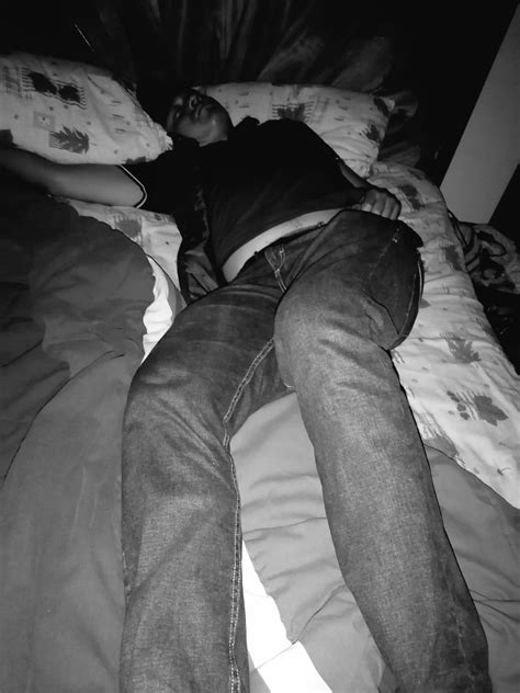 Cazador De Heteros On Twitter Emborrachamos A Un Amigo Hetero Y Se Queda Dormido No