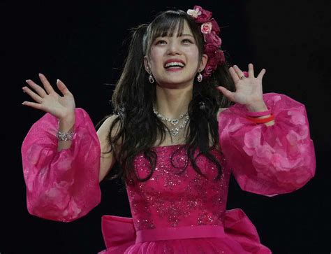 ＜juice＝juiceコンサートツアー稲場愛香卒業スペシャル＞ステージで目を潤ませる稲場愛香（撮影・沢田 明徳） ― スポニチ