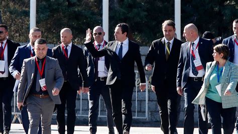 Куртијев заменик добио торту у лице због Заједнице српских општина — Rt Balkan