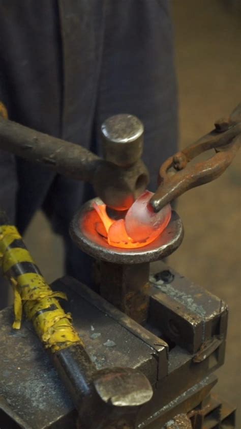 Наслаждаемся работой с Artem Ikonnikov05 🔥⚒️ кованыеизделия художественнаяковка ковканазаказ