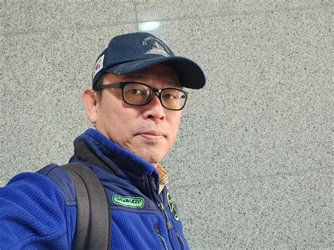 Jake 베트남 증시에 투자를 하려면 원화를 달러를 바꾸고 달러를 다시 베트남동화로 바꿔야 해서 불편함이 많다 내가 귀찮은 것을 너무 싫어해서 해외 주식 투자는 가급적