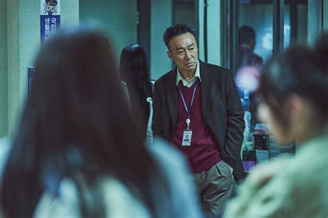 늙은 형사 이성민이 보여주는 관록의 힘…디즈니 형사록2 한국경제