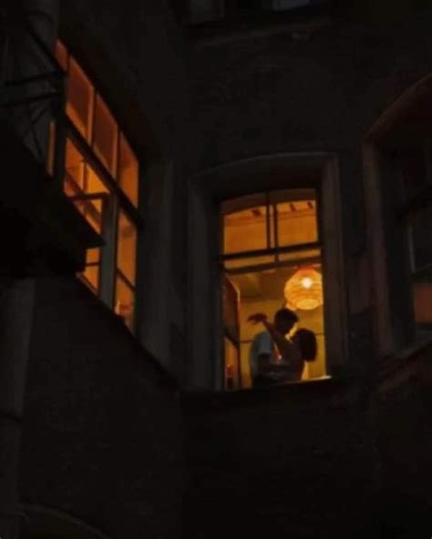 Үзэсгэлэнт минь Дотно харилцаа гэдэг үүр цайтал амраглаж