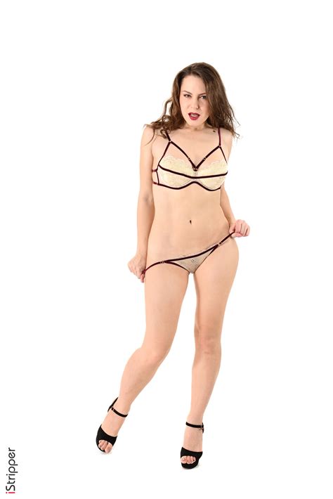 Sofia Curly Model Profile Indexxx Com