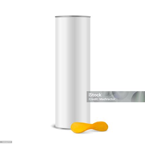 벡터 3d 사실적 광택 빈 흰색 금속 주석 캔 통조림 식품 감자 칩 포장 및 흰색 배경에 격리 된 현실적인 질감 칩 디자인