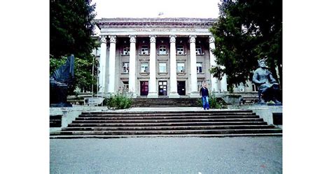 Русенският университет Ангел Кънчев в помощ на фермери и механизатори Български Фермер