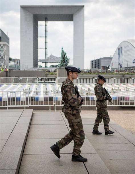 Militaire Agressé à La Défense La Sœur Du Suspect Témoigne Elle
