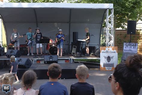 Derde Editie Kruisbestuiving Op Zondag Juni