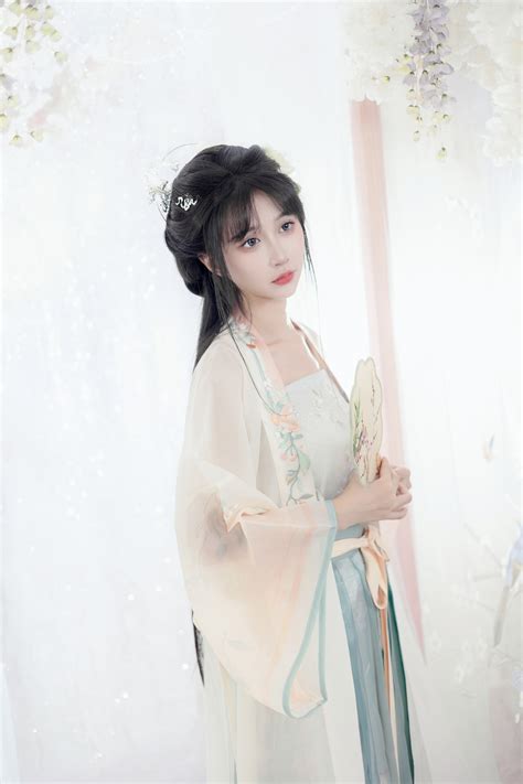 예술그림언어 20231002 꽃을 입고 아름다운 옷을 입은 꼬마수수 V2ph