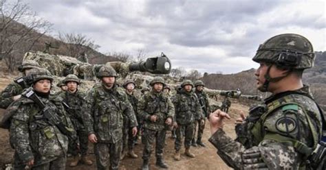 우크라전 교훈육군 지휘관 어깨 ‘녹색견장 생존성 위해 평시에도 미착용 추진
