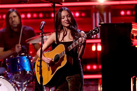 Olivia Rodrigo Red Carpet Look Legs Short Dress Hot Celebs Home