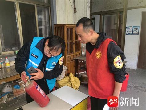 排隐患、筑屏障！常熟市董浜镇天星村开展出租房消防安全夜查检查租户防范