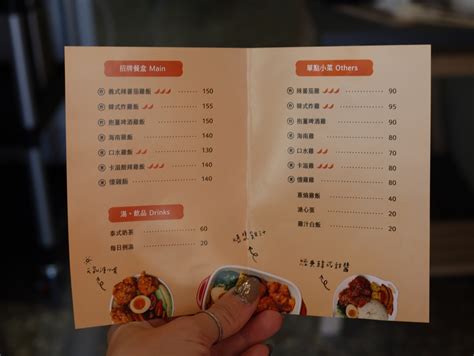 【台中食記】人氣網美風海南雞飯『三隻傻雞 忠明店』台中第三家分店純外帶，清新風格，還有分店獨家口味喔！ 黛咪食旅。三食而麗。