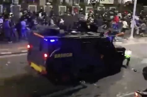 Driver Ojol Tewas Terlindas Rantis Brimob Saat Demo